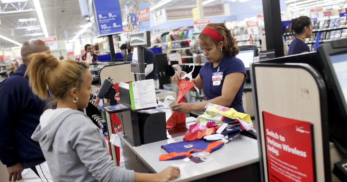 Walmart rolls out new employee scheduling app | Employee Benefit News